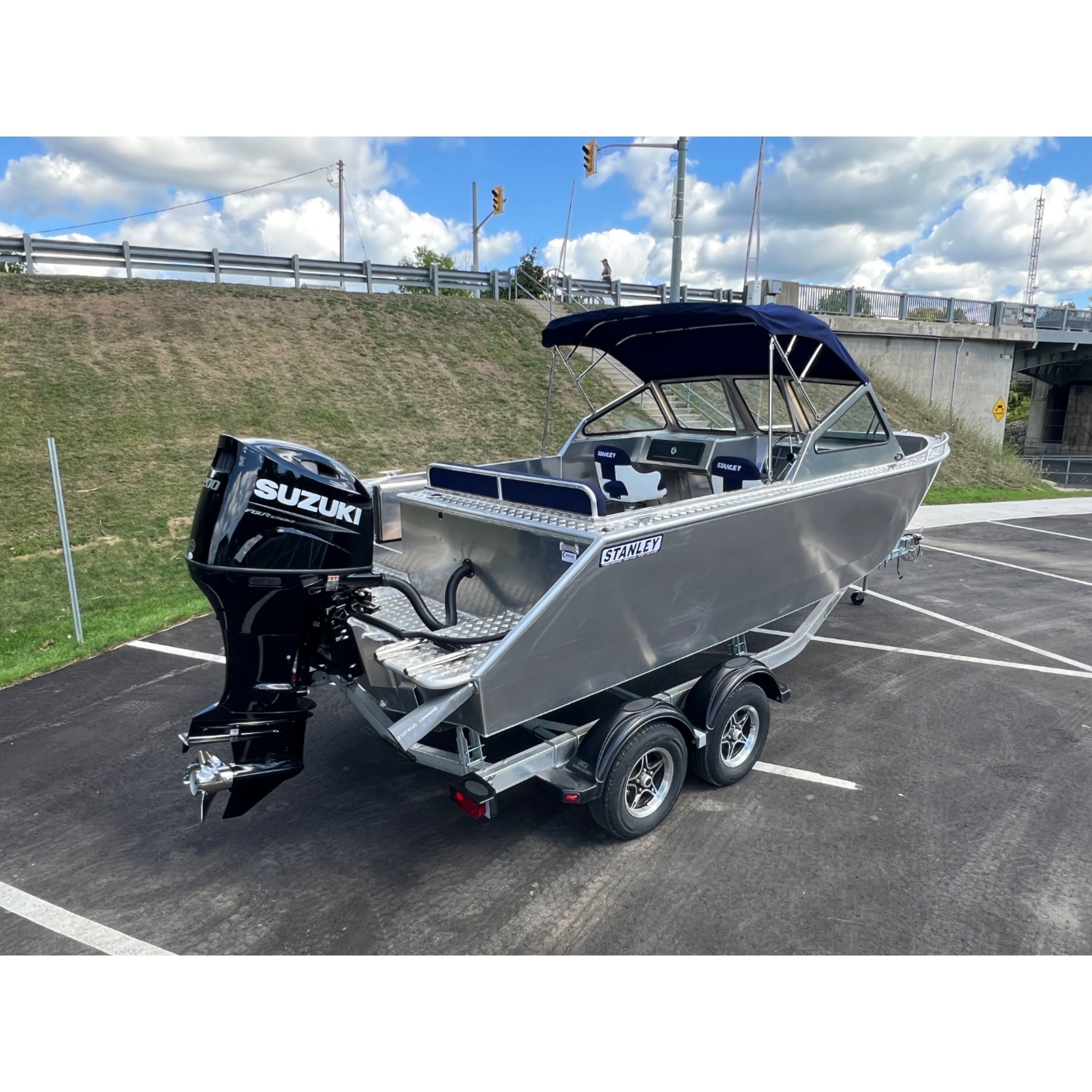 Stanley Islander 21 Dual Console For Sale